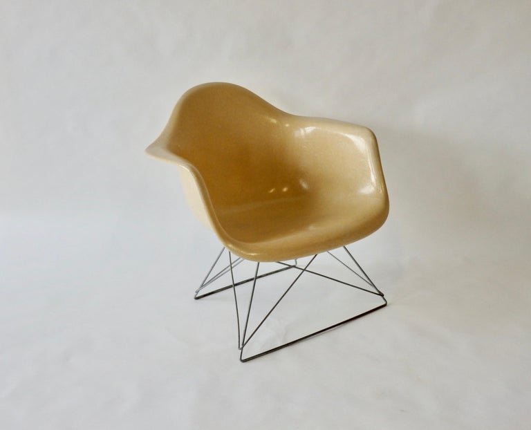 Eames LAR Cats Cradle Base Fibreglass Armshell Lounge Chair For Sale at ...