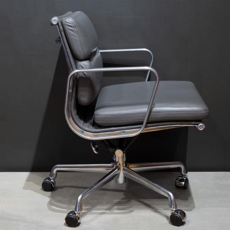 Eames Soft Pad Leather Office Management Chair by Herman Miller For ...