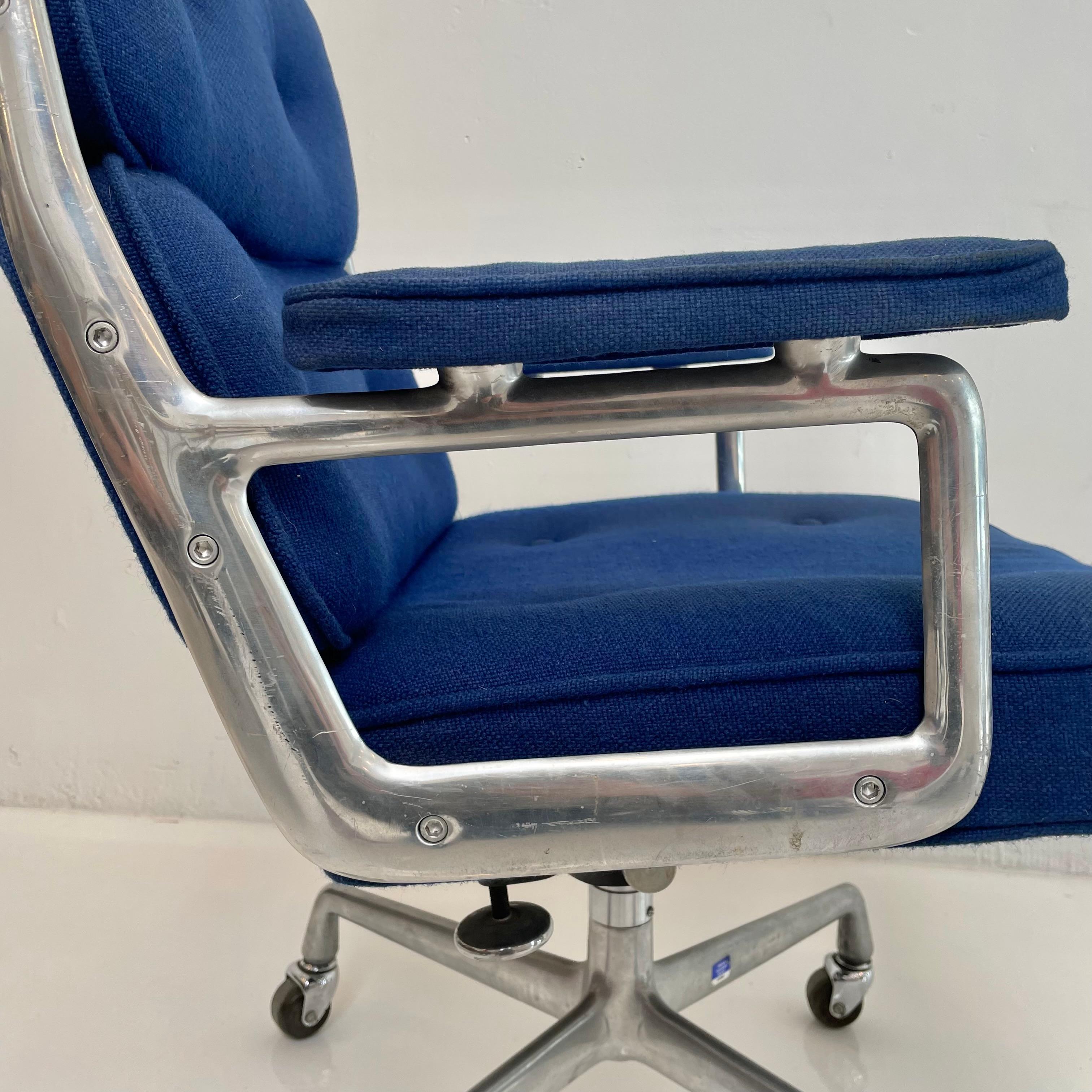 Eames Time Life Chair in Navy Blue Burlap for Herman Miller, 1978 USA ...