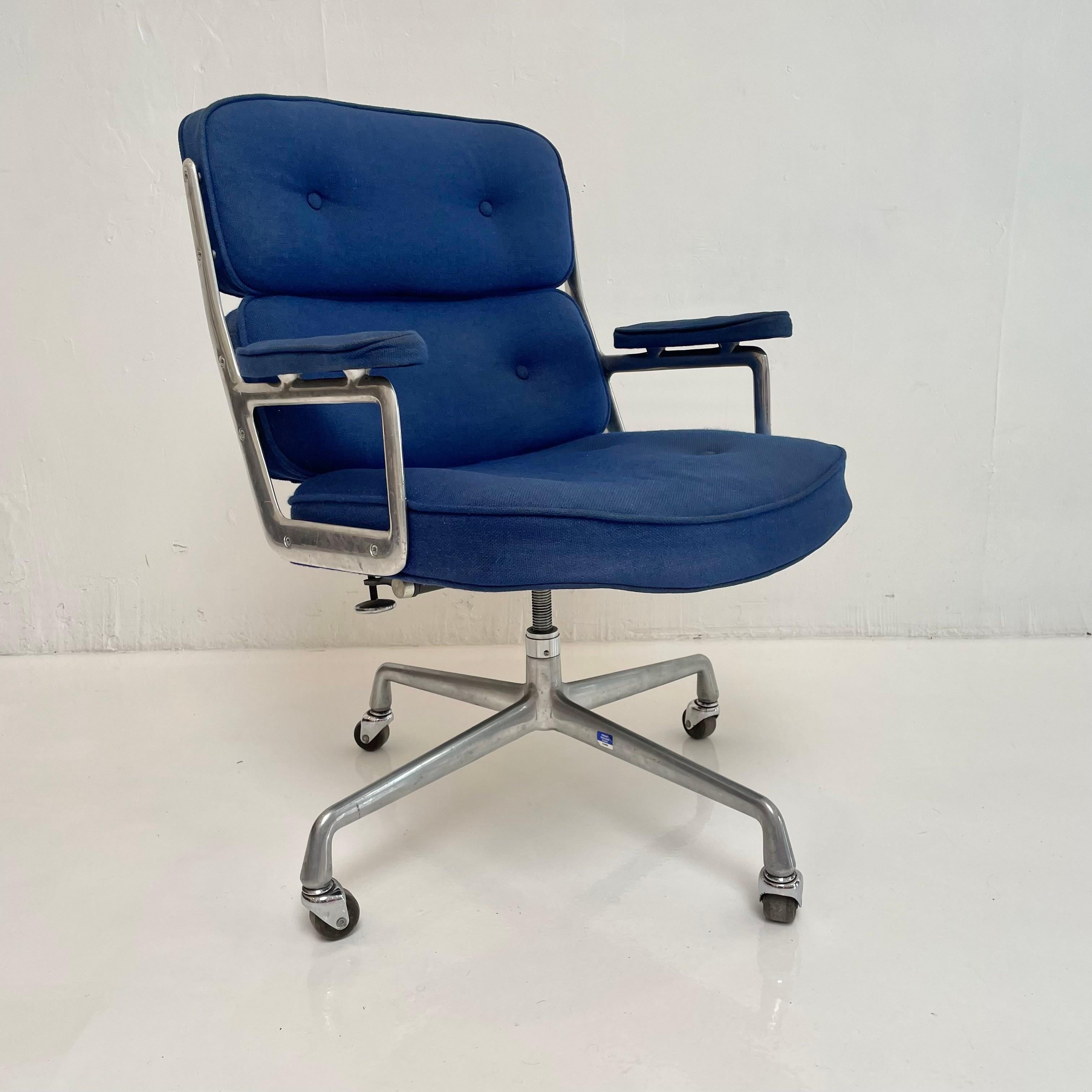 Eames Time Life Chair in Navy Blue Burlap for Herman Miller, 1978 USA ...
