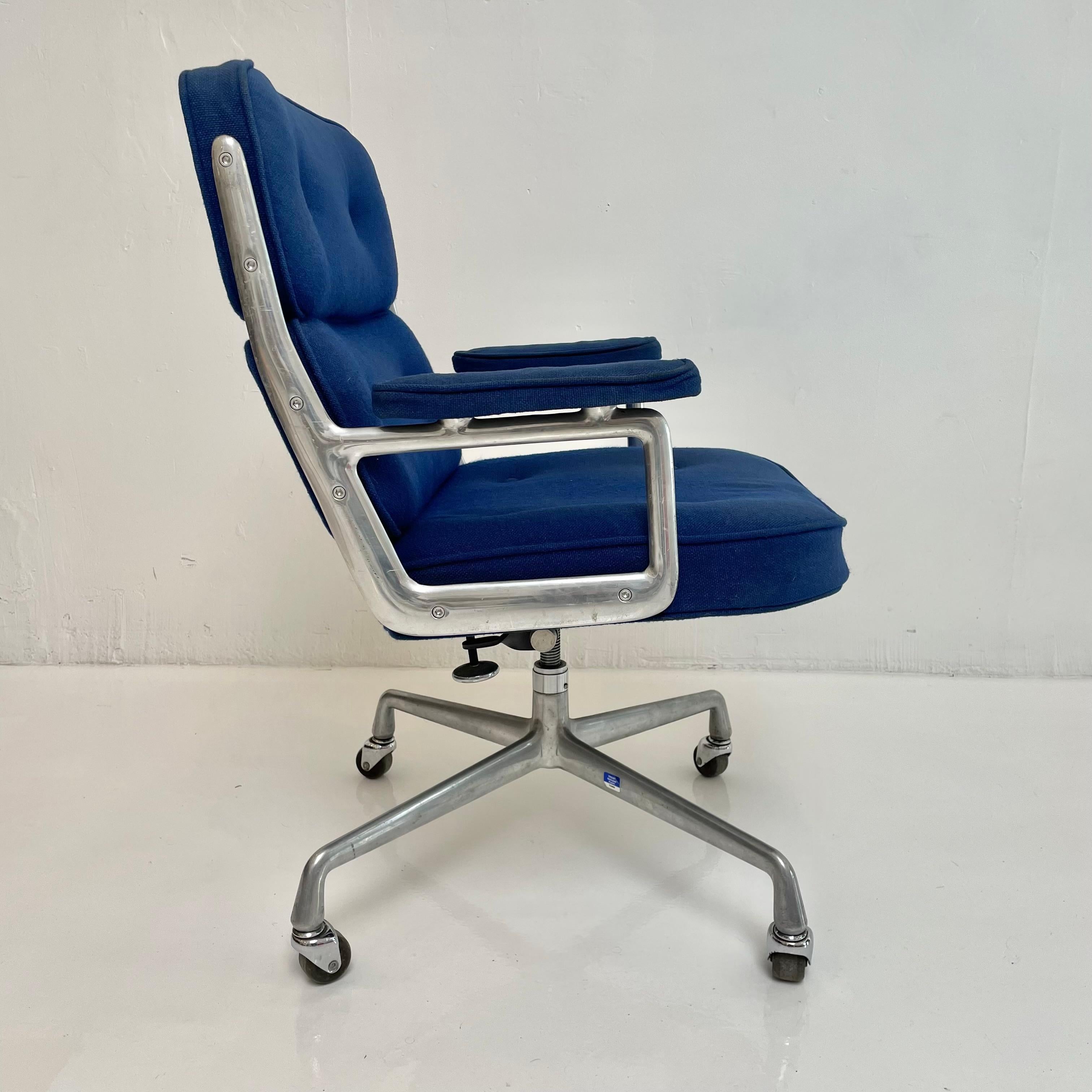 Eames Time Life Chair in Navy Blue Burlap for Herman Miller, 1978 USA ...