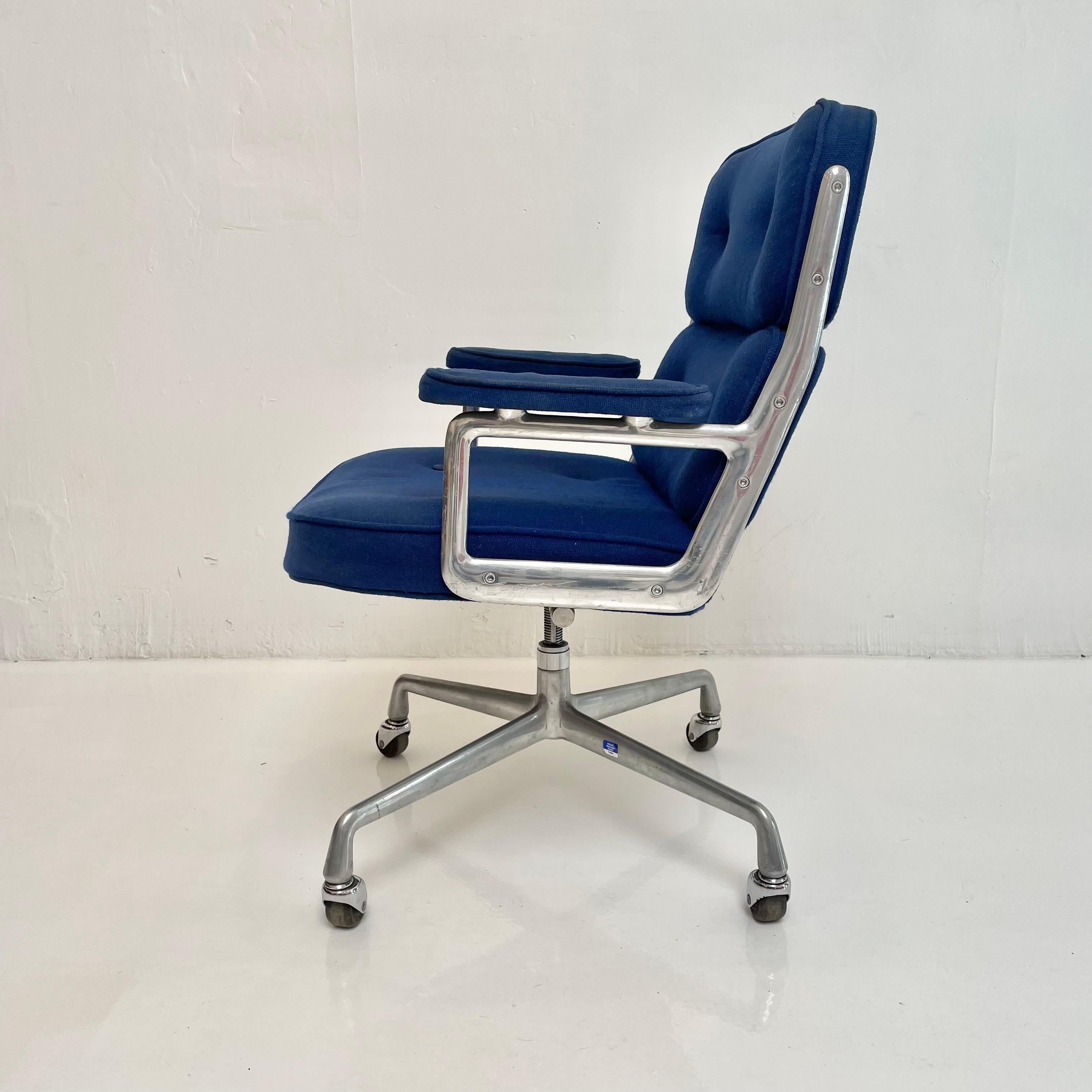 Eames Time Life Chair in Navy Blue Burlap for Herman Miller, 1978 USA ...