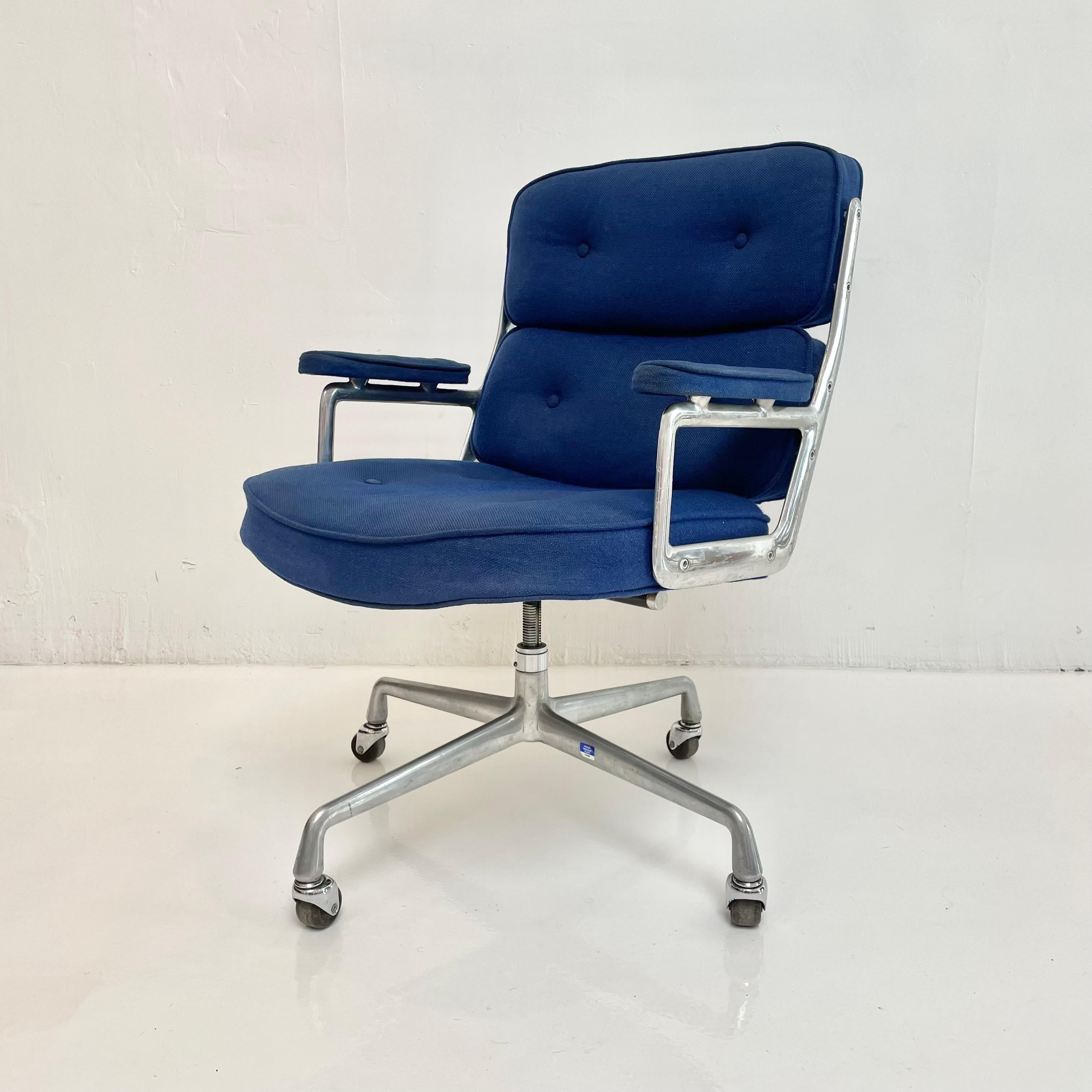 Eames Time Life Chair in Navy Blue Burlap for Herman Miller, 1978 USA ...
