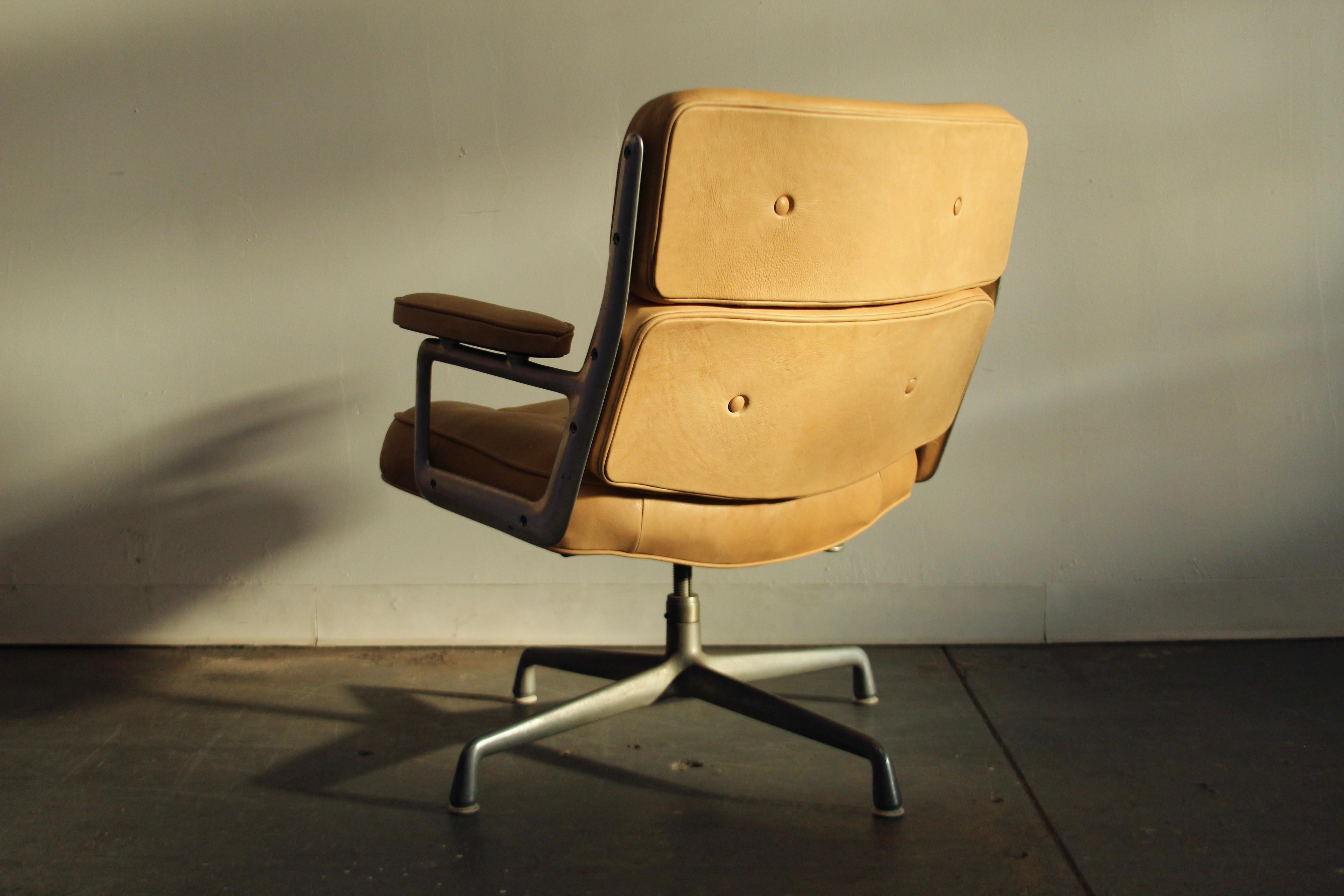 Eames Time Life Lobby Chair in Natural Leather, 1970s For Sale at 1stDibs