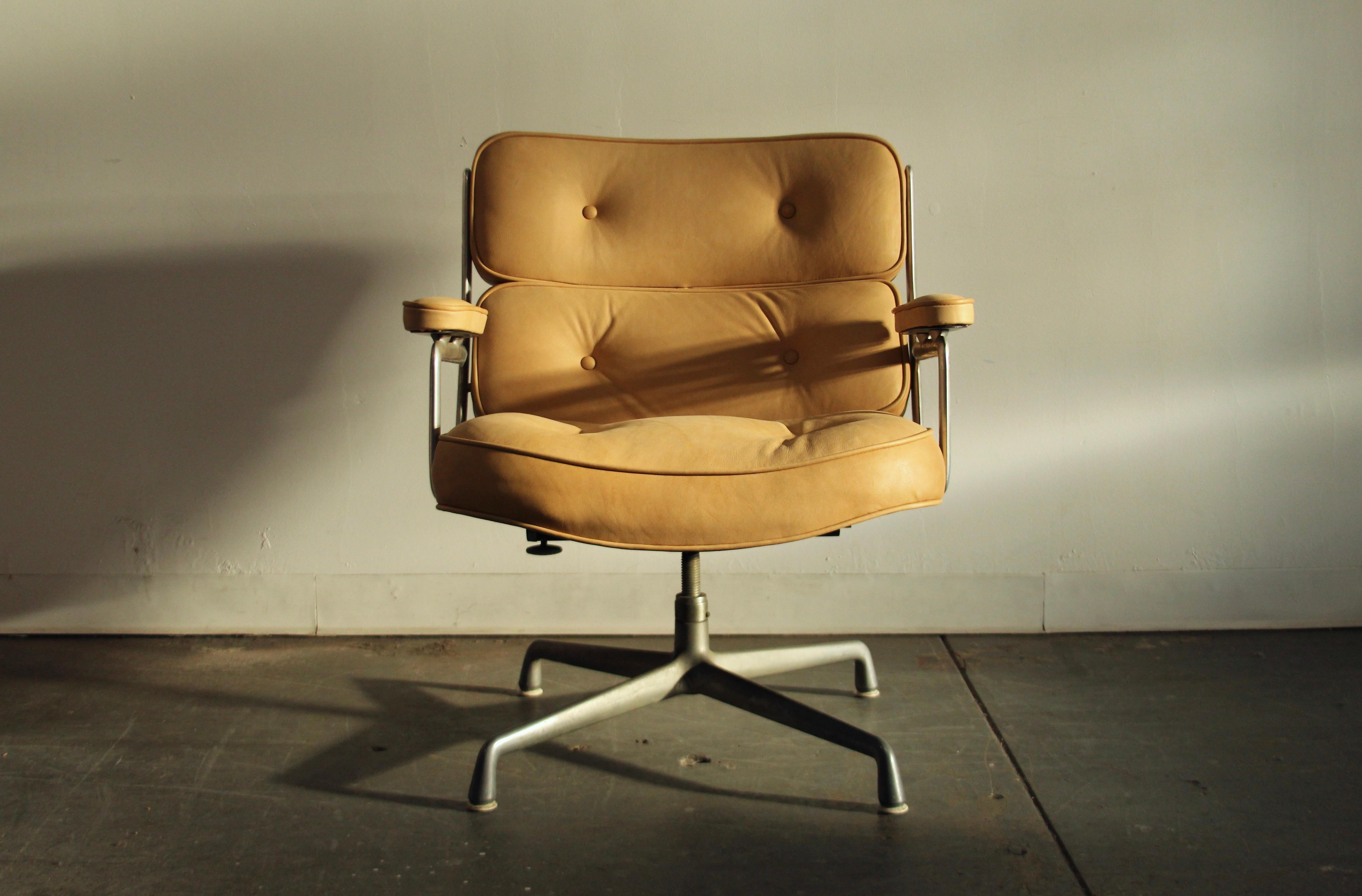 Eames Time Life Lobby Chair in Natural Leather, 1970s For Sale at 1stDibs