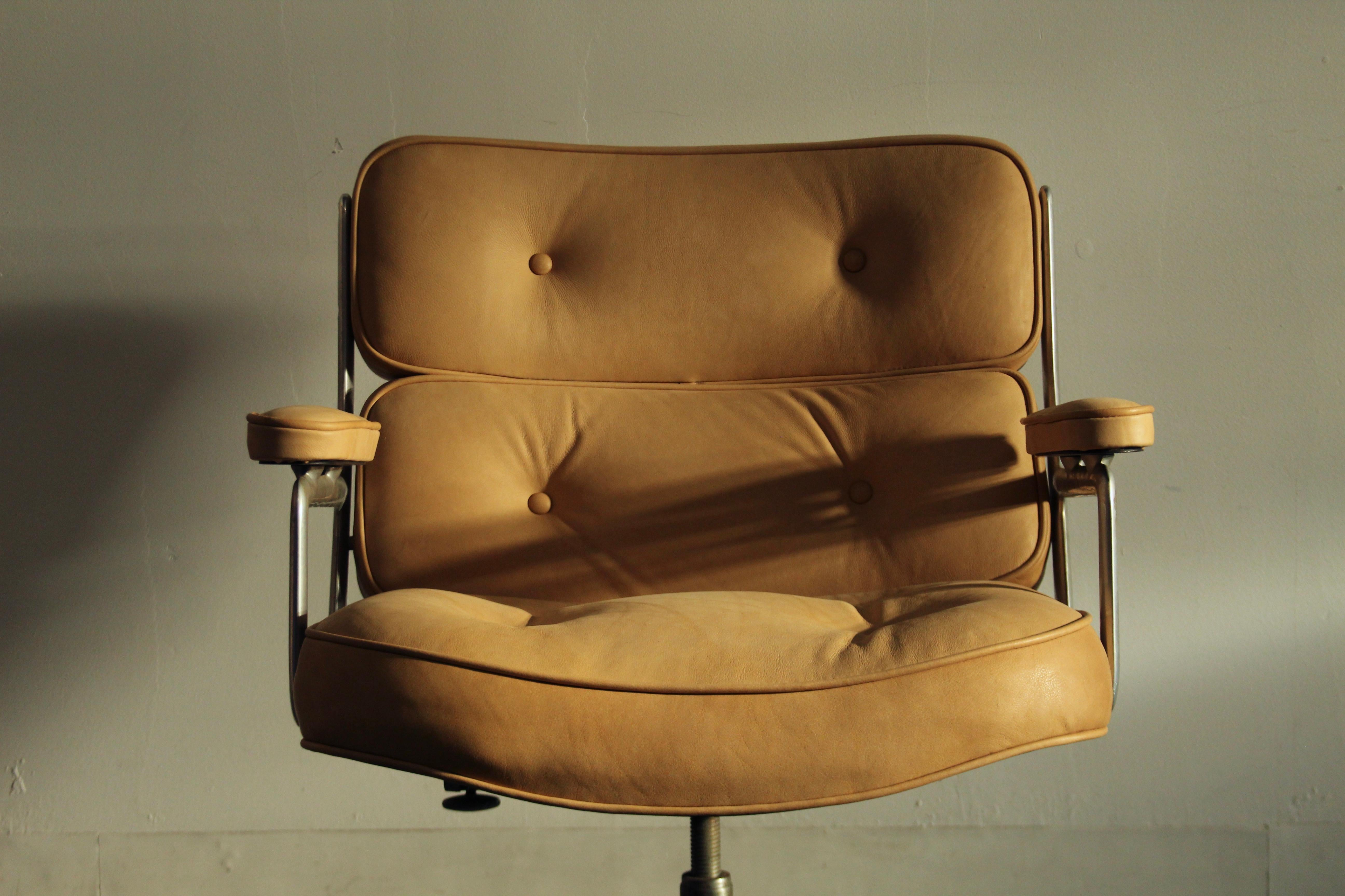 Eames Time Life Lobby Chair in Natural Leather, 1970s For Sale at 1stDibs
