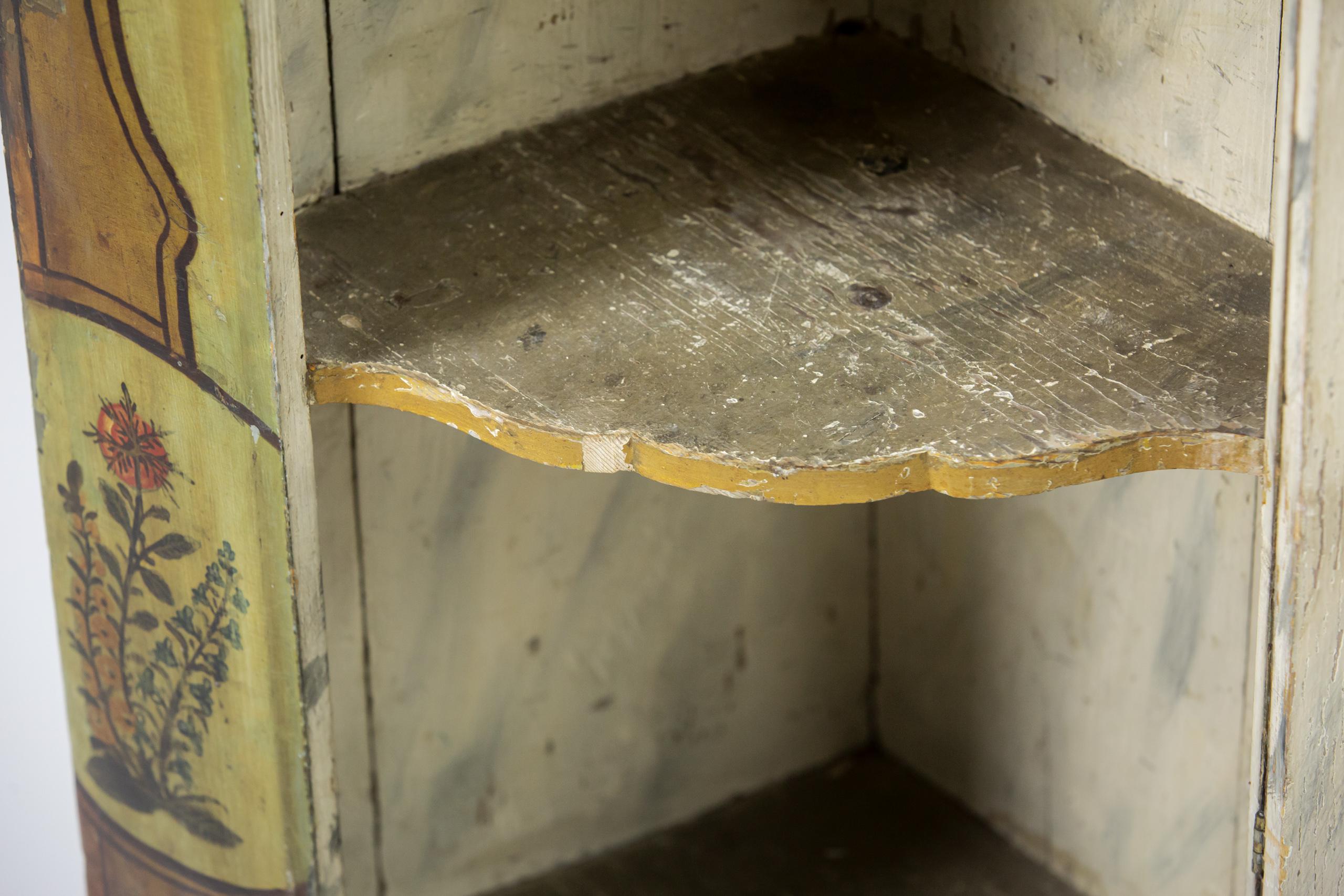 Early 18th Century Anglo Dutch Corner Cupboard For Sale at 1stDibs