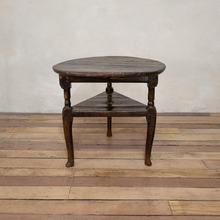 An Early 18th Century Primitive Oak Cricket Table For Sale at 1stDibs