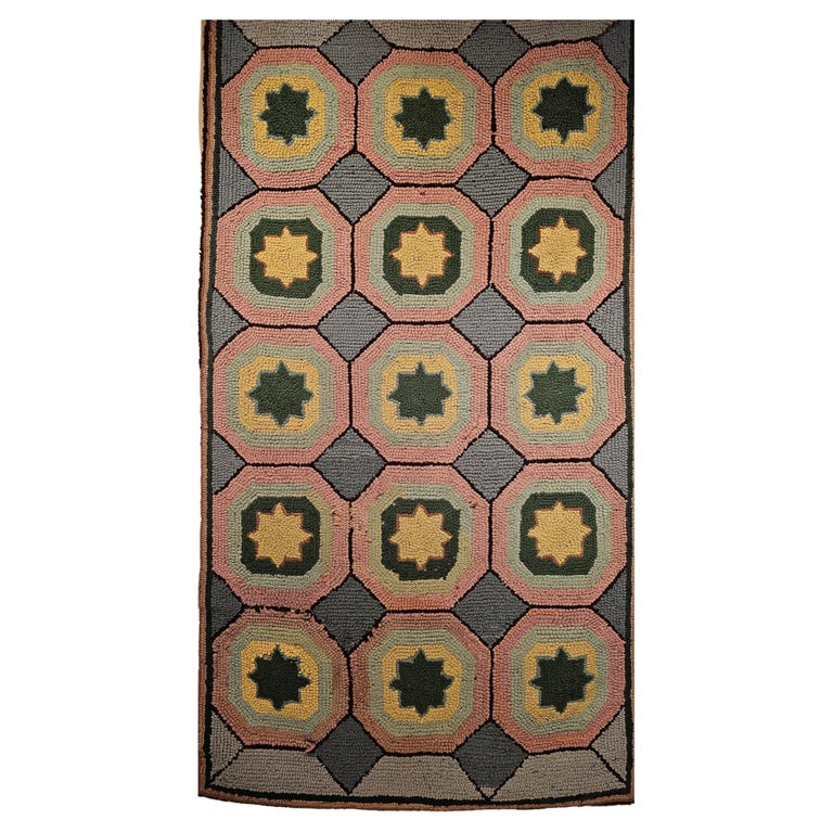 Early 1900s American Hand Hooked Rug with an Geometric Pattern in ...