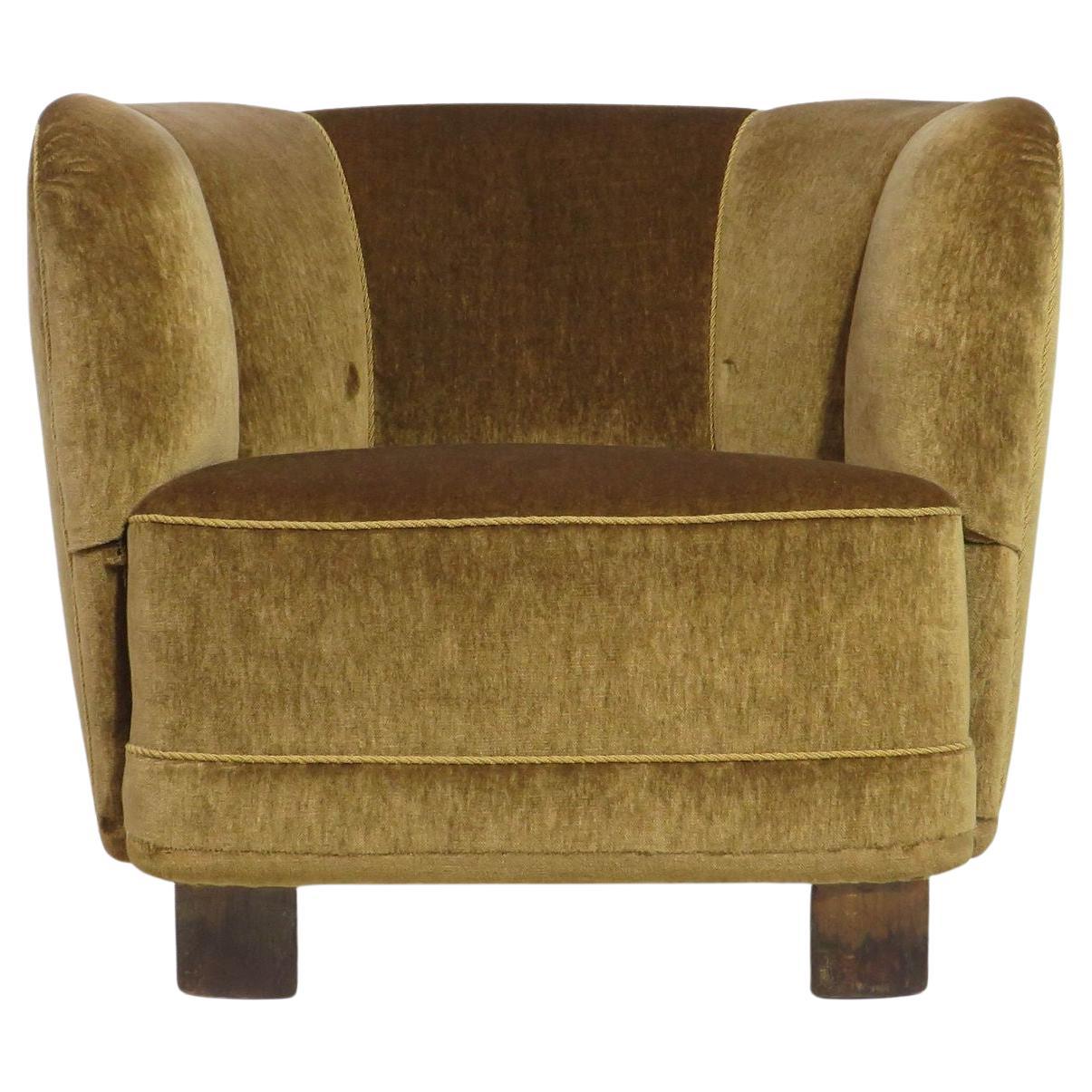 Art Deco Pearl White Mohair Jazz Club Chair with Speed Arms For Sale at ...
