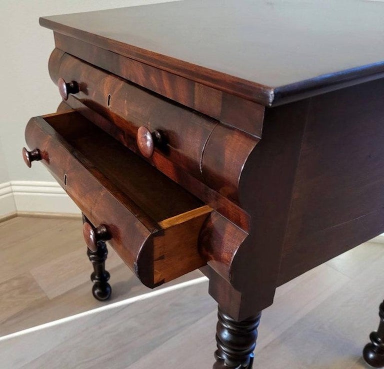 Early 19th Century American Federal Period Work Table For Sale at 1stDibs