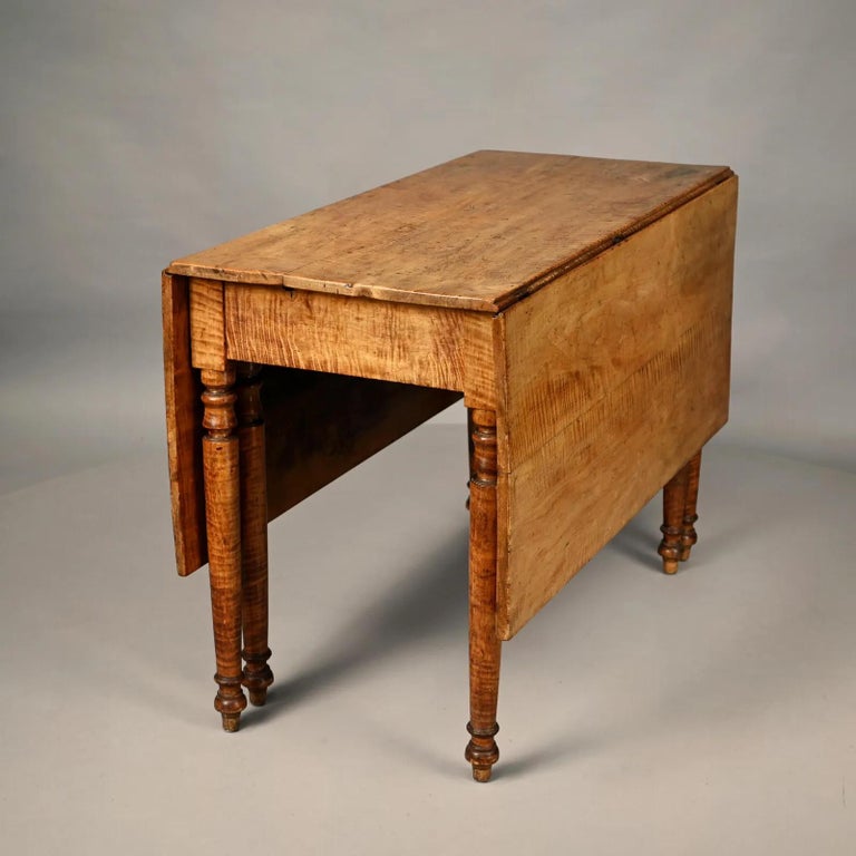 Early 19th Century American Sheraton Tiger Maple Drop Leaf Dining Table ...