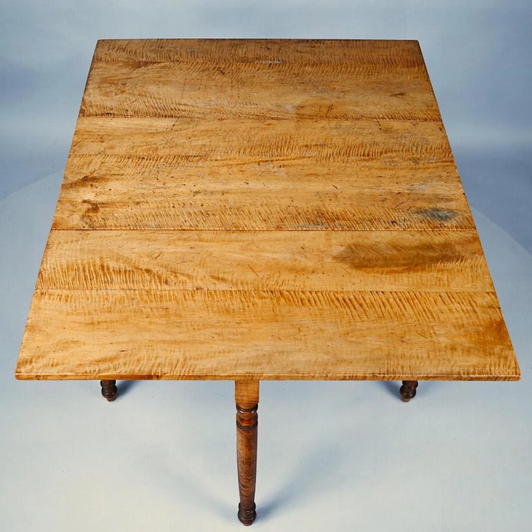 Early 19th Century American Sheraton Tiger Maple Drop Leaf Dining Table ...