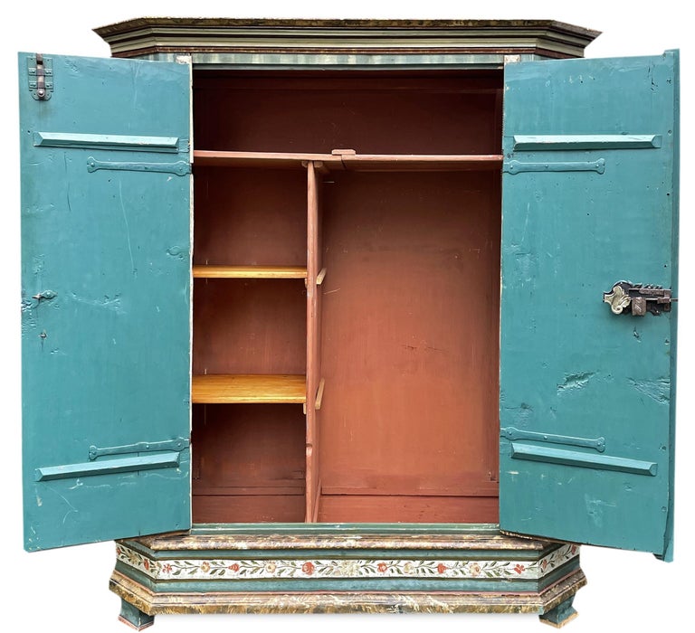 Early 19th Century Blu Floral Painted Wardrobe For Sale at 1stDibs