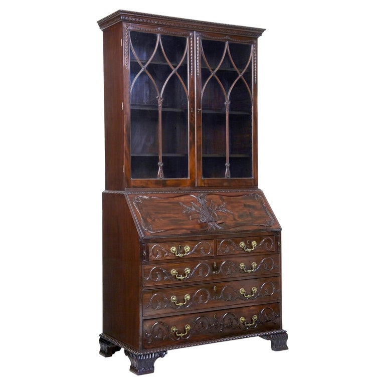 Bibliothèque-bureau en acajou sculpté du début du XIXe siècle En vente ...