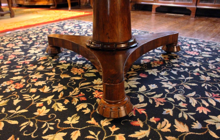 Early 19th Century English Loo or Center Table For Sale at 1stDibs
