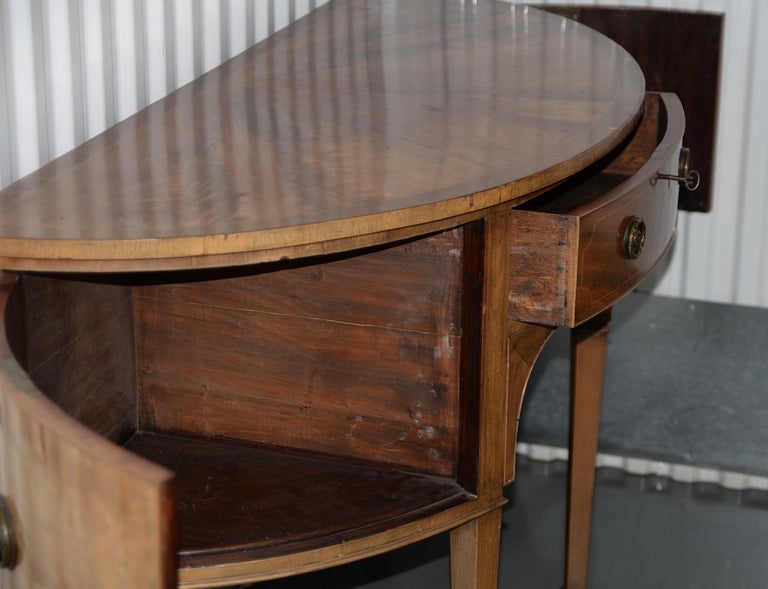 Early 19th Century Federal Bow Front Sideboard at 1stDibs