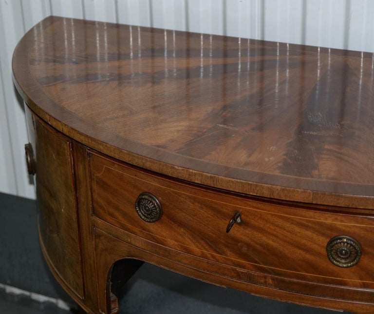 Early 19th Century Federal Bow Front Sideboard at 1stDibs