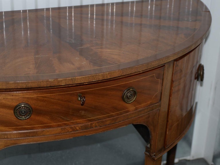 Early 19th Century Federal Bow Front Sideboard at 1stDibs