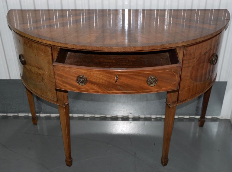 Early 19th Century Federal Bow Front Sideboard at 1stDibs