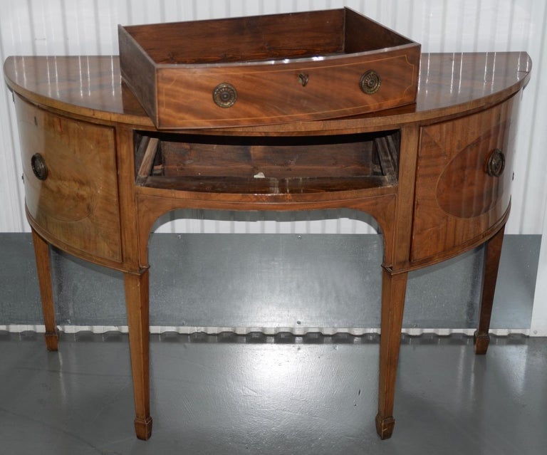 Early 19th Century Federal Bow Front Sideboard at 1stDibs