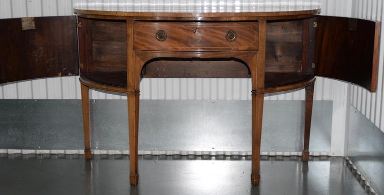 Early 19th Century Federal Bow Front Sideboard at 1stDibs