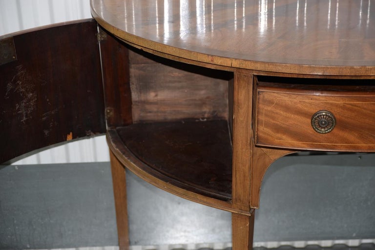 Early 19th Century Federal Bow Front Sideboard at 1stDibs