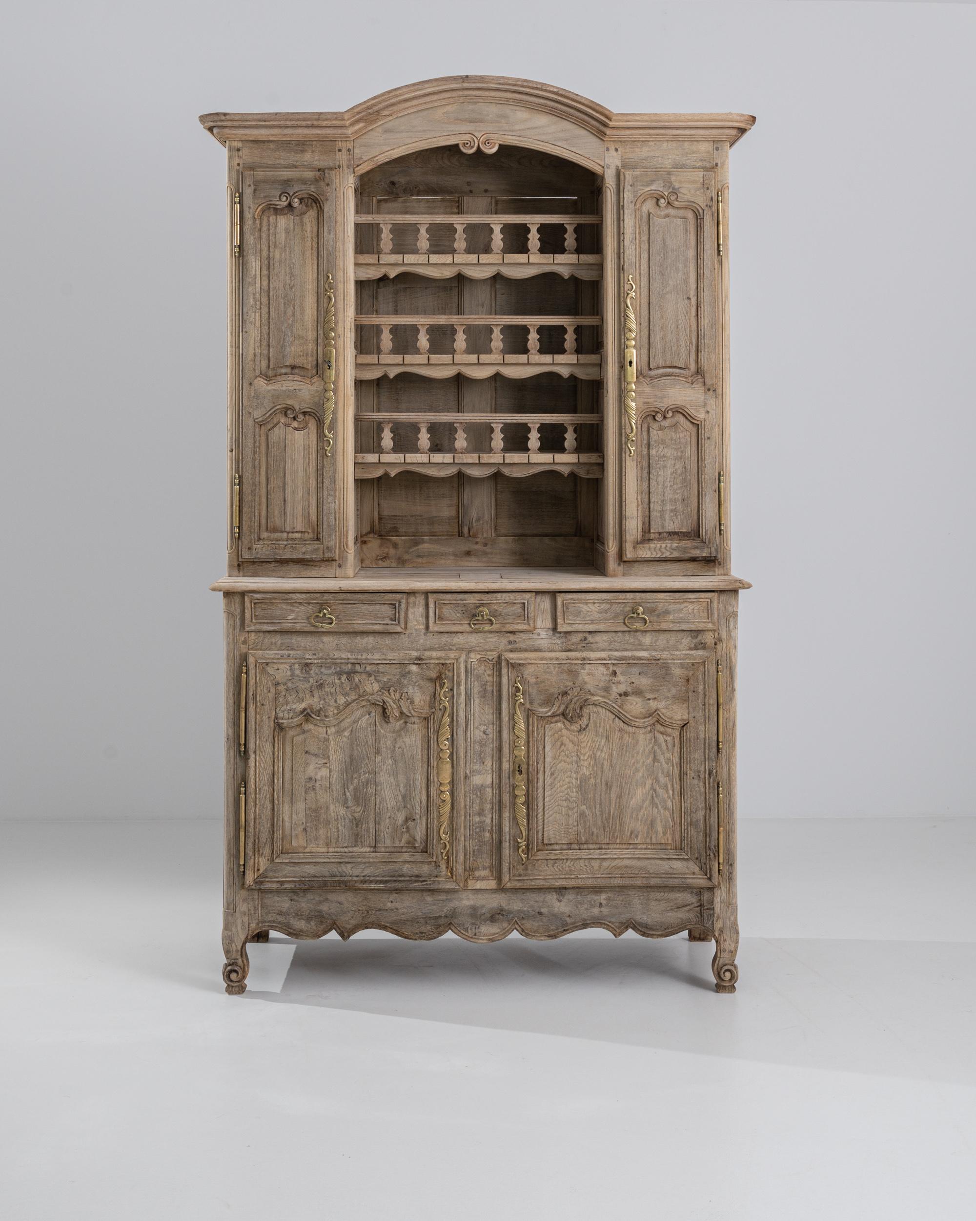 Early 19th Century French Oak Cupboard For Sale at 1stDibs