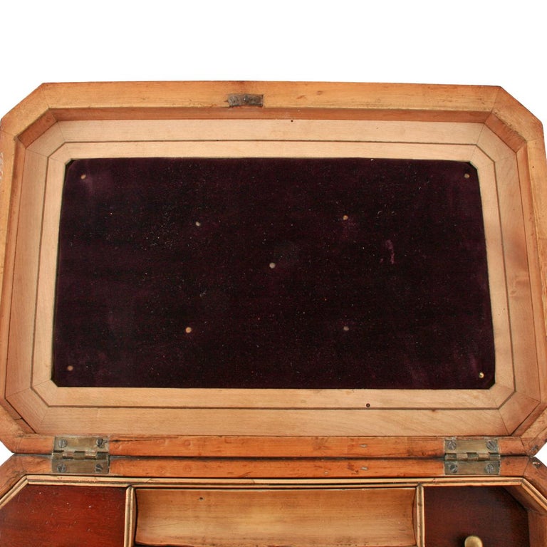 Early 19th Century Mahogany Sewing Box For Sale at 1stDibs