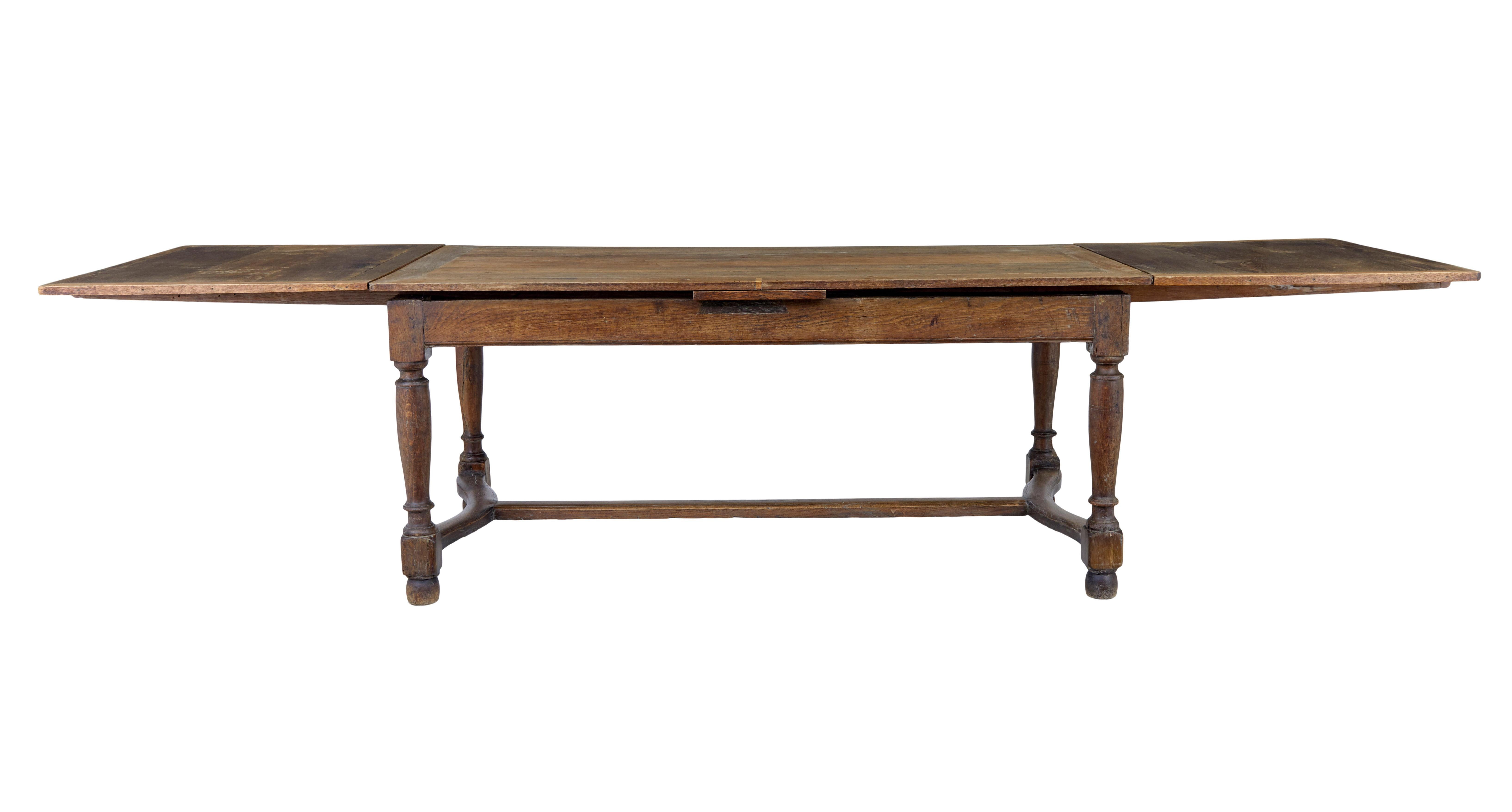 Early 19th Century Oak Extending Dining Table For Sale at 1stDibs