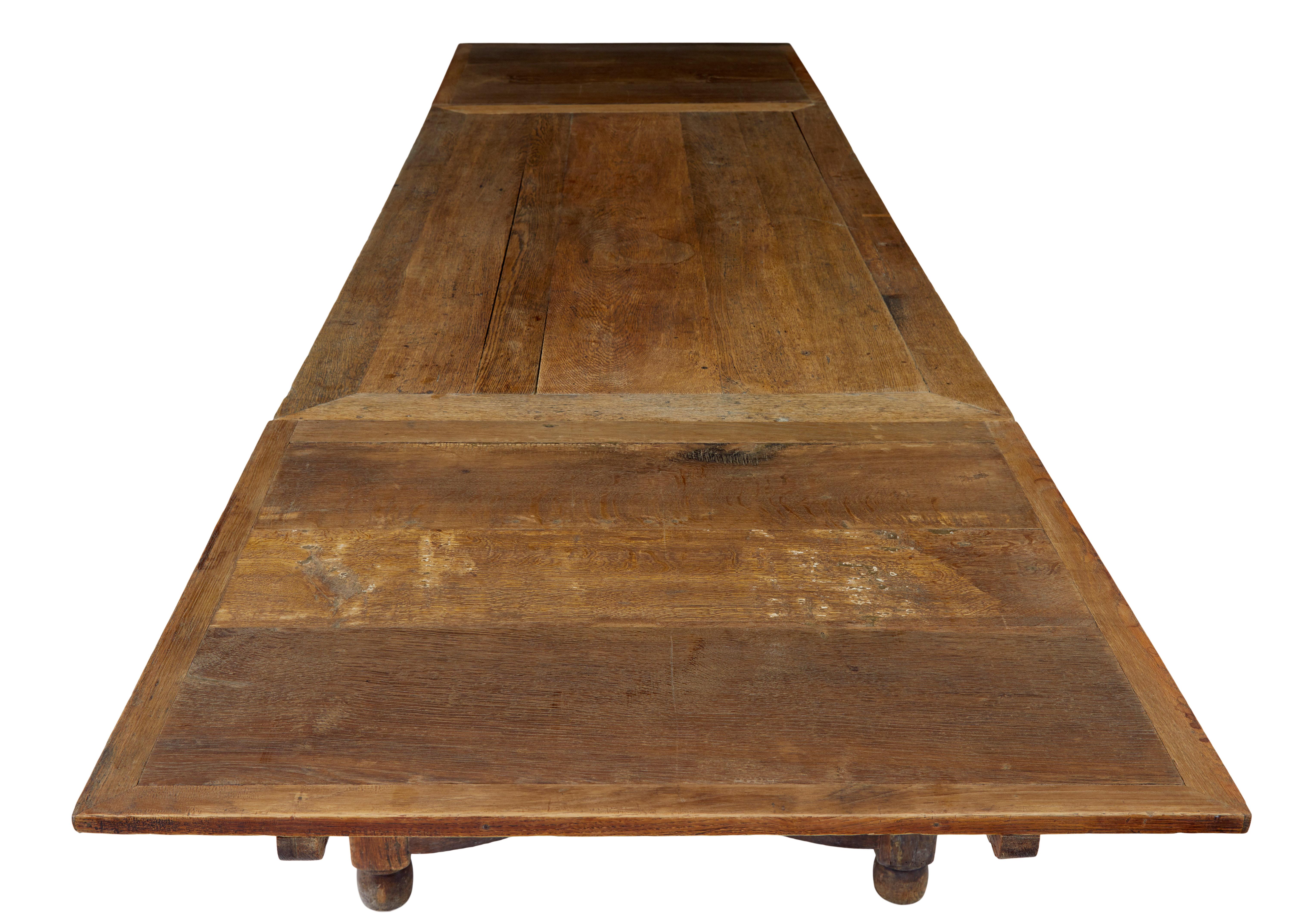 Early 19th Century Oak Extending Dining Table For Sale at 1stDibs