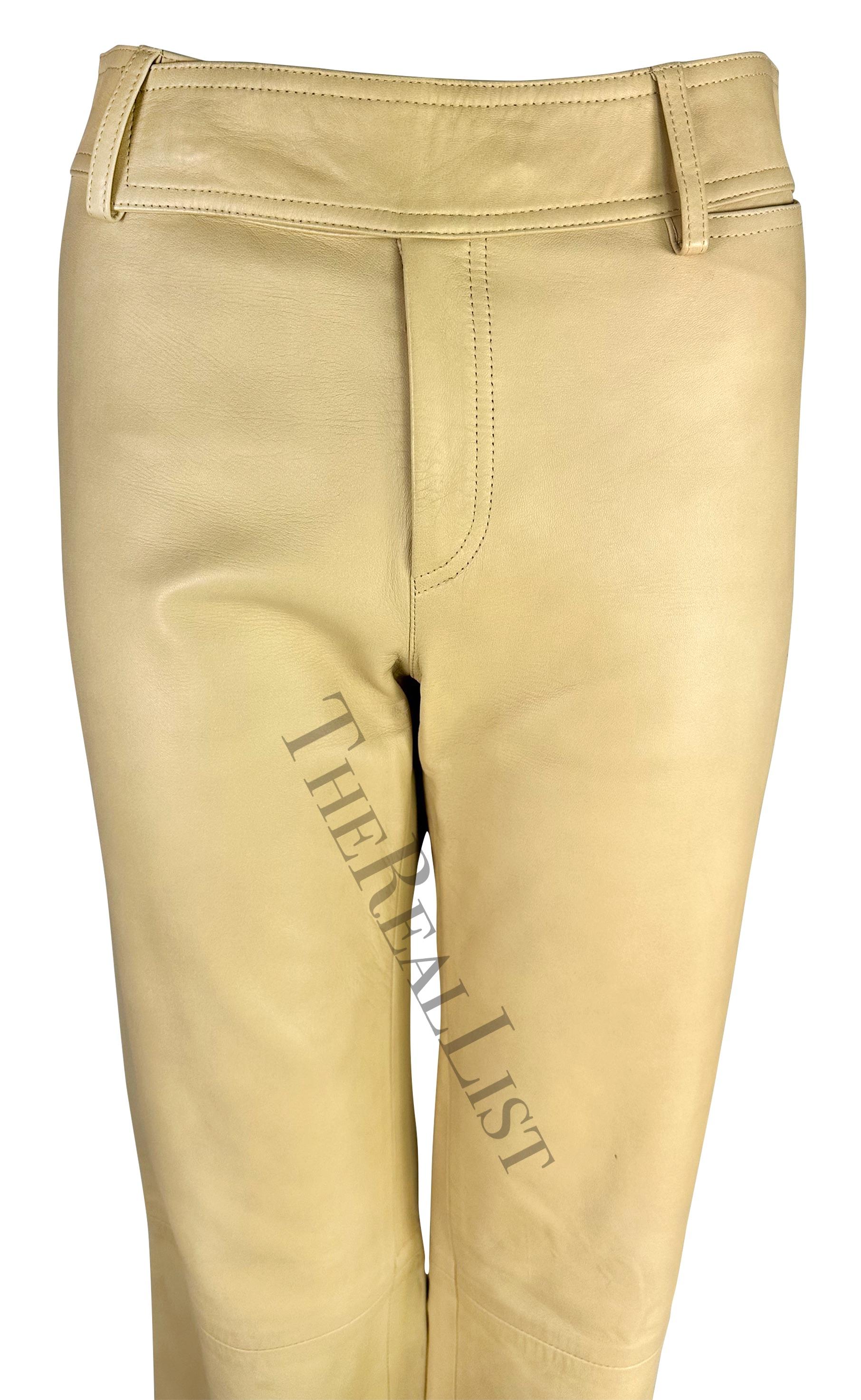 Principios de la década de 2000 Gucci by Tom Ford Pantalones rectos de piel color canela en ...