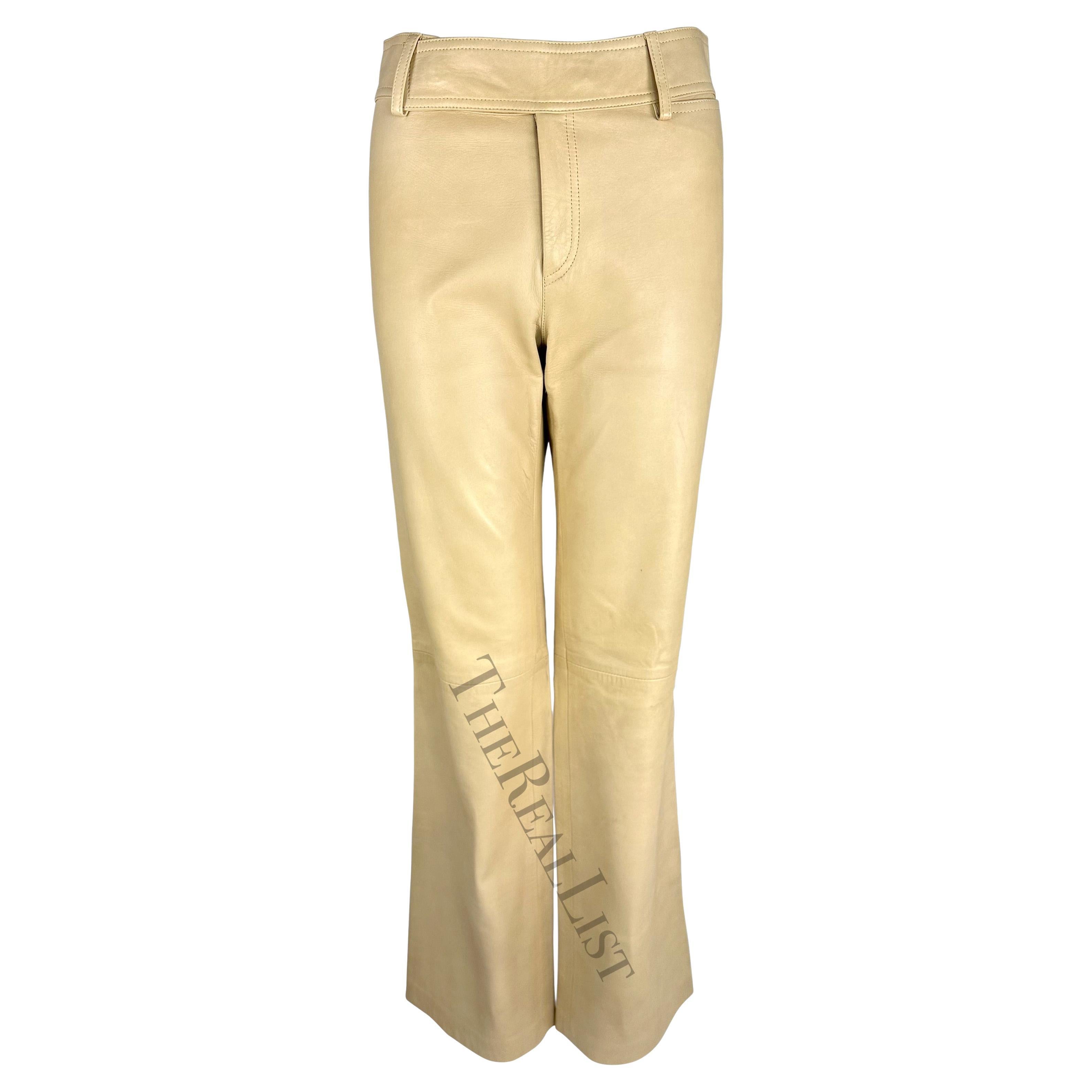 Principios de la década de 2000 Gucci by Tom Ford Pantalones rectos de piel color canela en ...