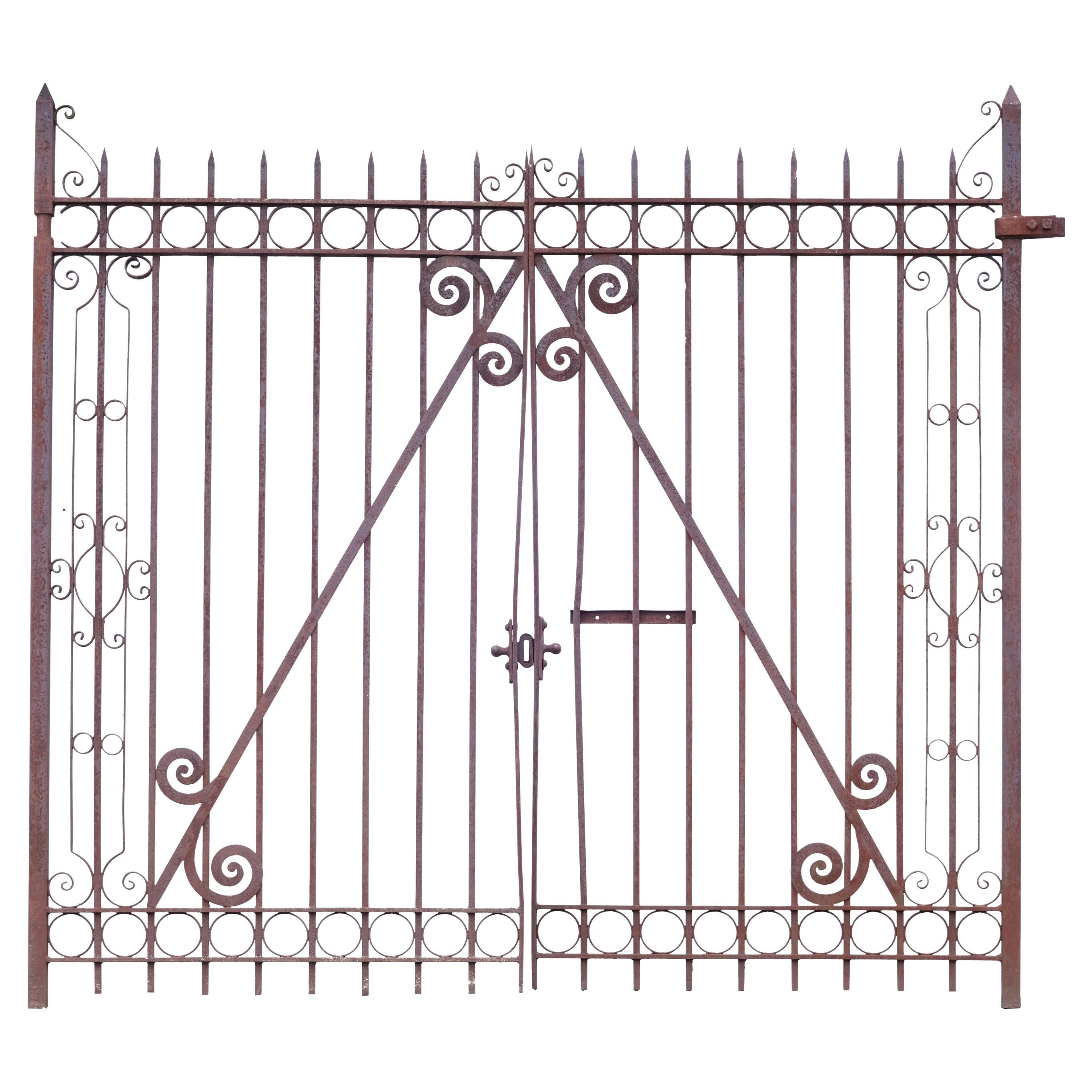 Ornate Pair of Driveway Gates in Wrought Iron 318 cm (10’4″) For Sale ...