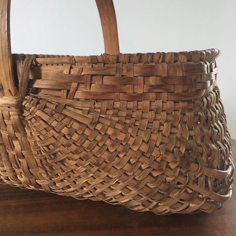 Early 20th Century American Splint Oak Gathering Basket For Sale at 1stDibs