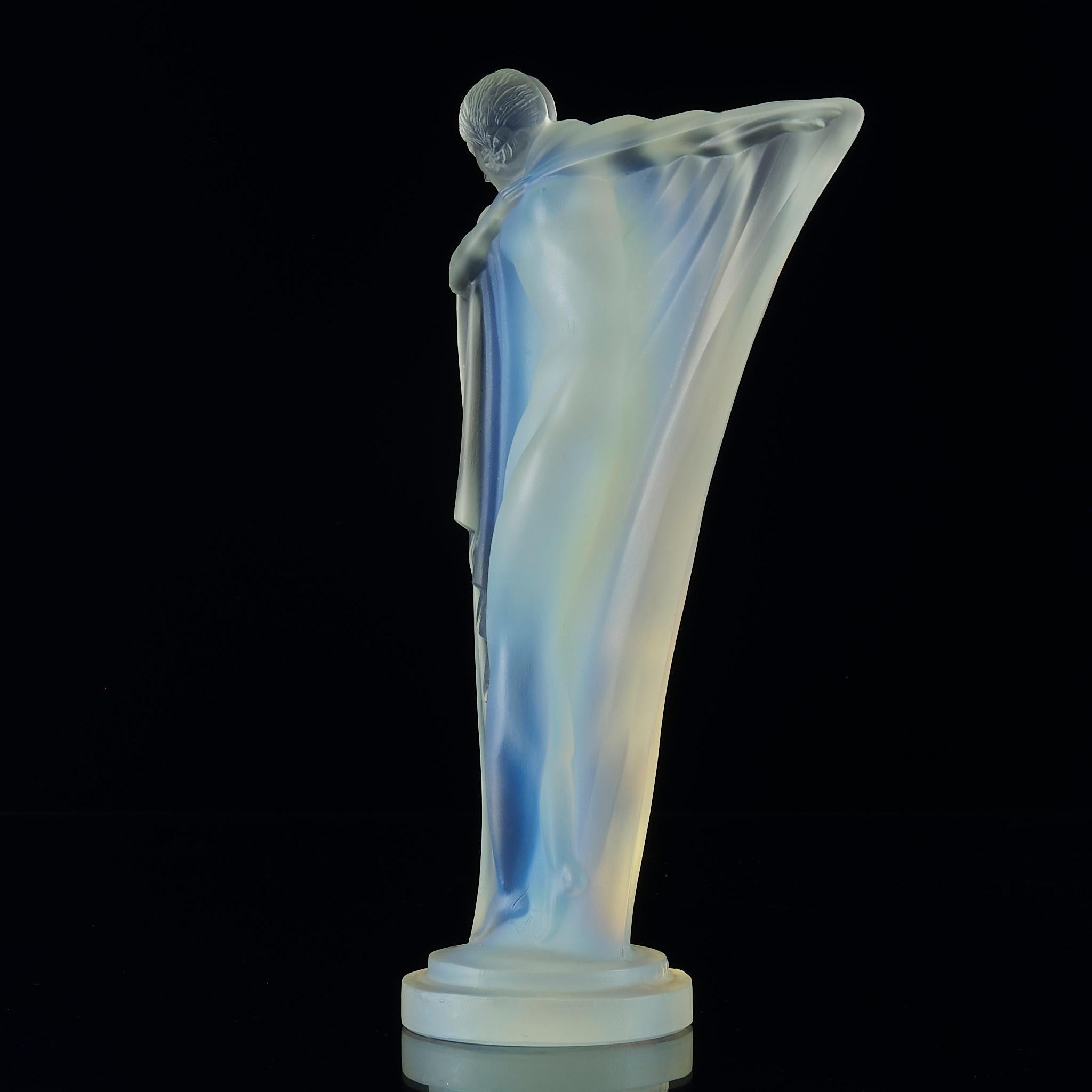 Figura de cristal Art Decó de principios del siglo XX titulada "Nue Au ...