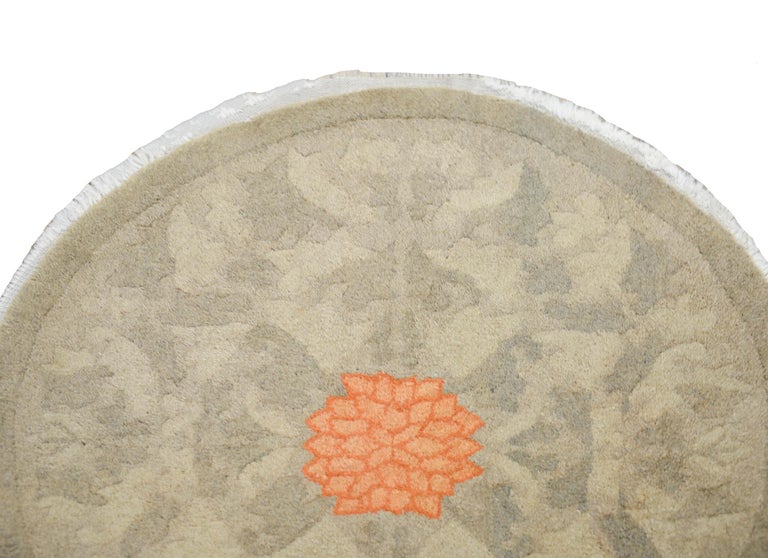 Early 20th Century Chinese Round Rug For Sale at 1stDibs