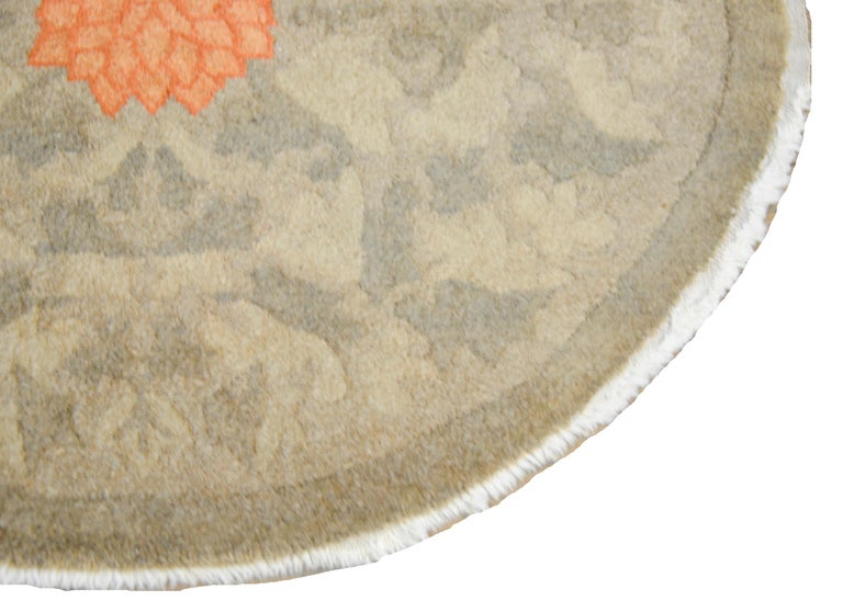Early 20th Century Chinese Round Rug For Sale at 1stDibs
