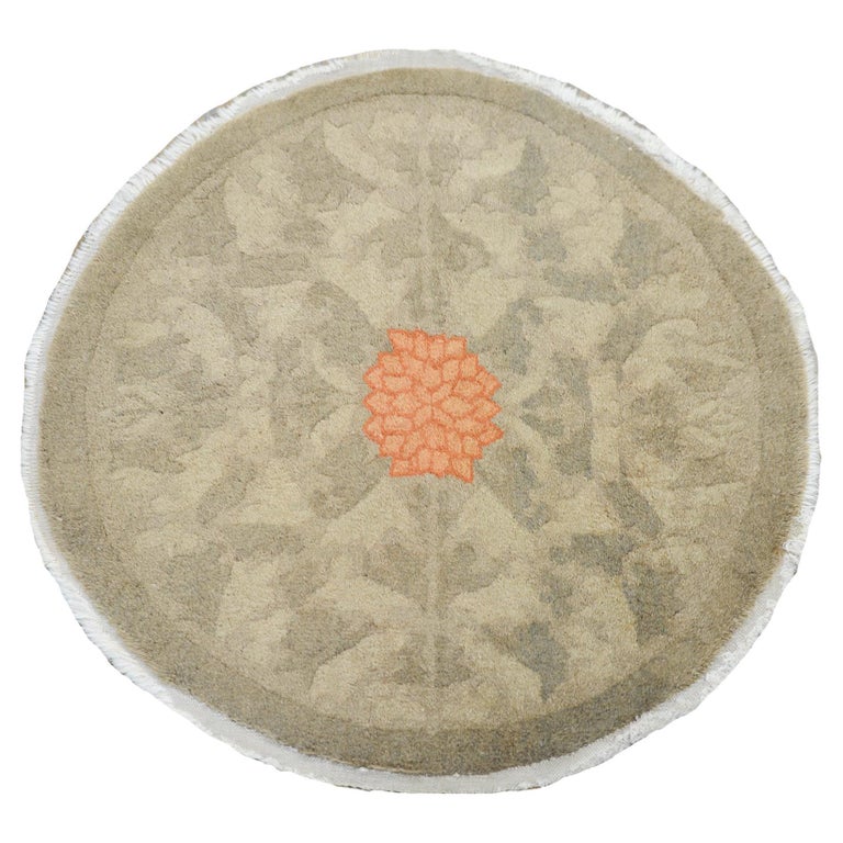 Early 20th Century Chinese Round Rug For Sale at 1stDibs