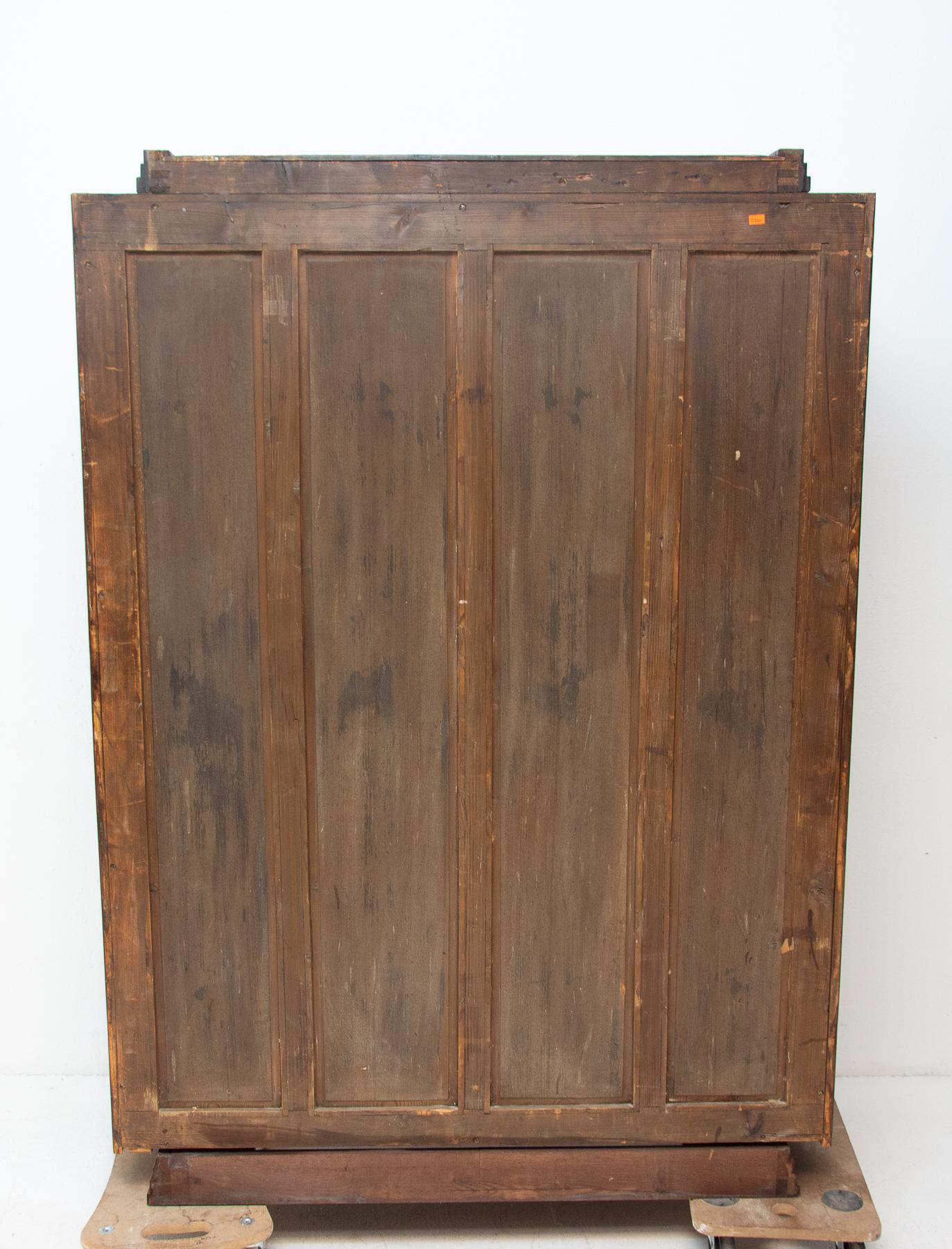 Early 20th Century Viennese secession Display cabinet For Sale at 1stDibs