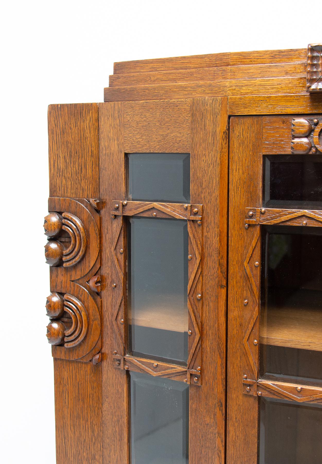 Early 20th Century Viennese secession Display cabinet For Sale at 1stDibs
