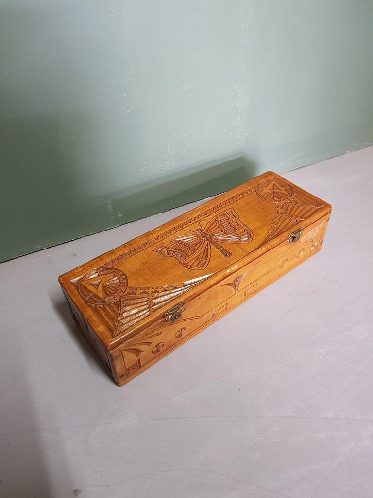 Early 20th Century Dutch Carved Wooden Jewelry Box For Sale at 1stDibs
