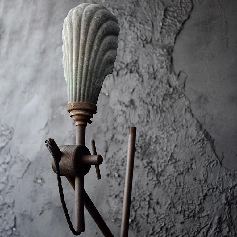 Early 20th Century English Clam Shell Work Bench Lamp For Sale at 1stDibs