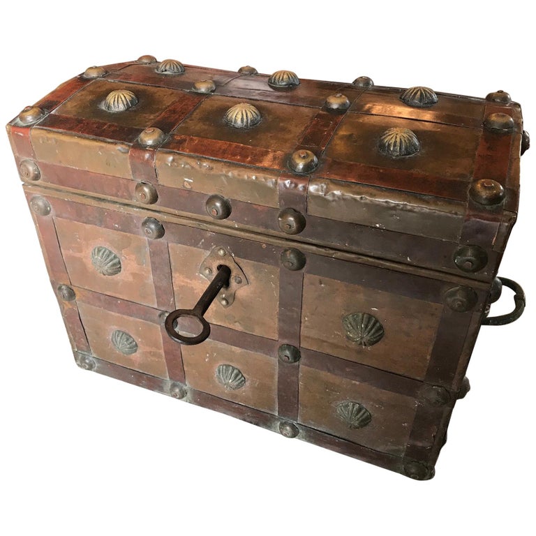 Early 20th Century French Wooden and Copper Safe, 1900s For Sale at 1stDibs