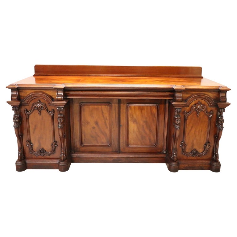 Enfilade long italien en bois d'acajou sculpté du début du XXe siècle ...