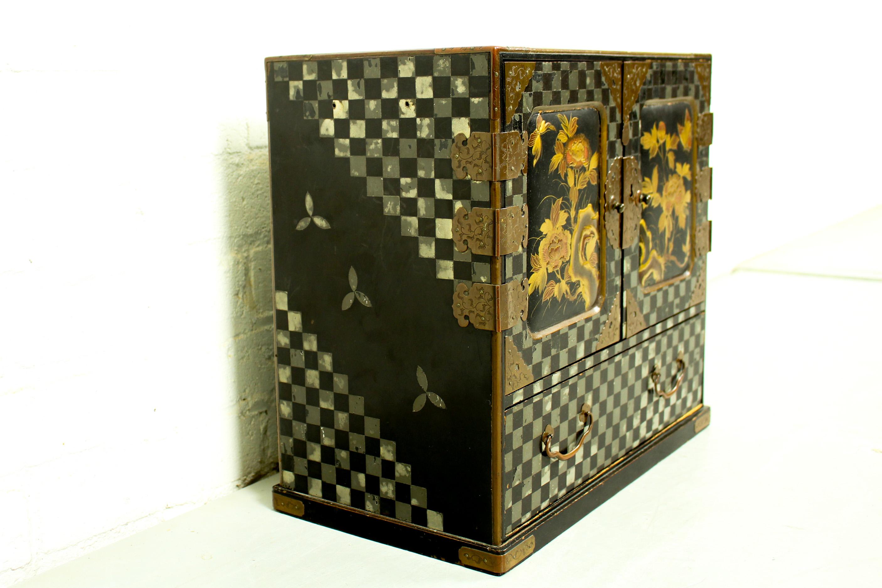 Early 20th Century, Japanese Jewelry Box For Sale at 1stDibs