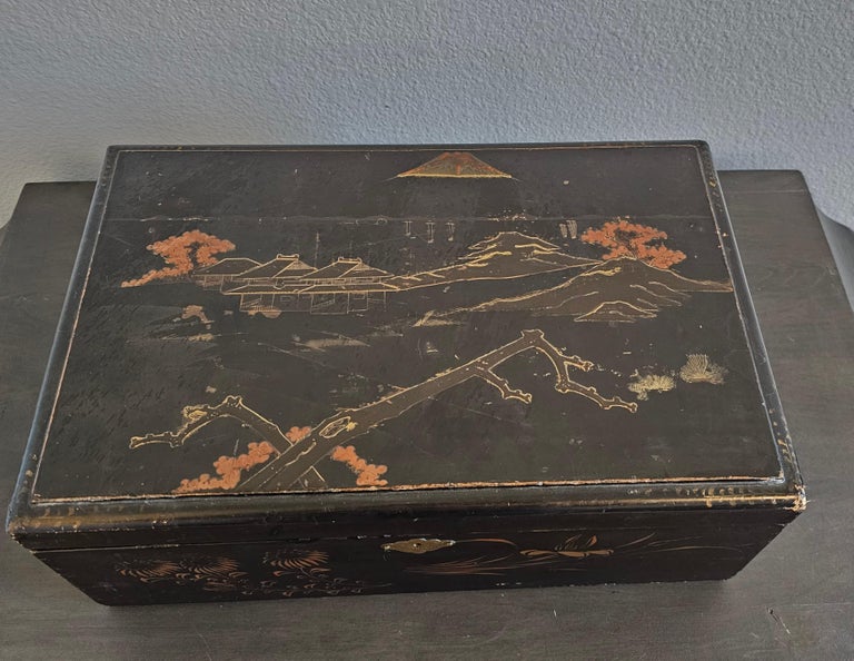 Early 20th Century Japanese Writing Box Travel Desk For Sale at 1stDibs