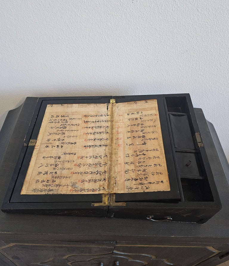 Early 20th Century Japanese Writing Box Travel Desk For Sale at 1stDibs