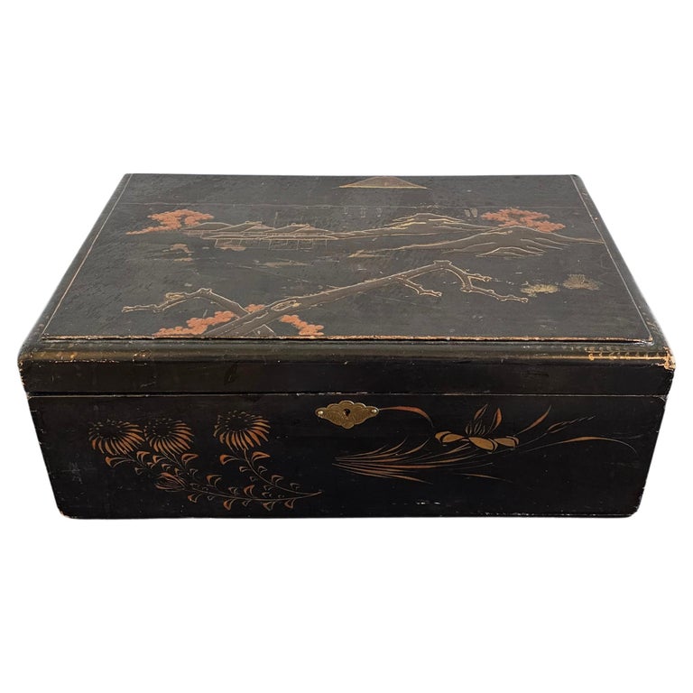 Early 20th Century Japanese Writing Box Travel Desk For Sale at 1stDibs