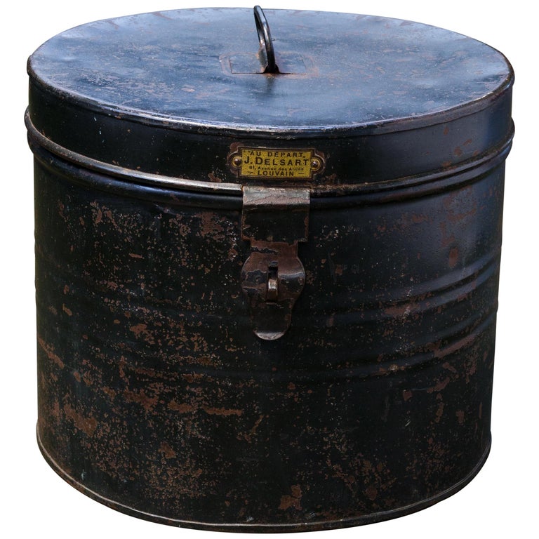 Early 20th Century Lidded Metal Hat Box For Sale at 1stDibs